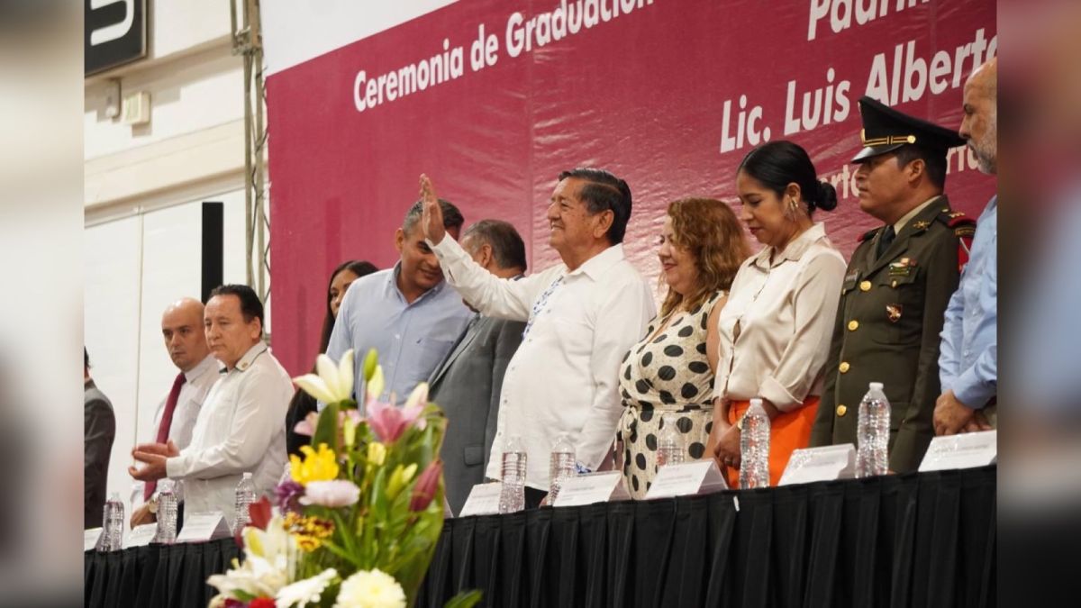 Profe Michel encabeza ceremonia de graduación de la 46ª Generación del ...