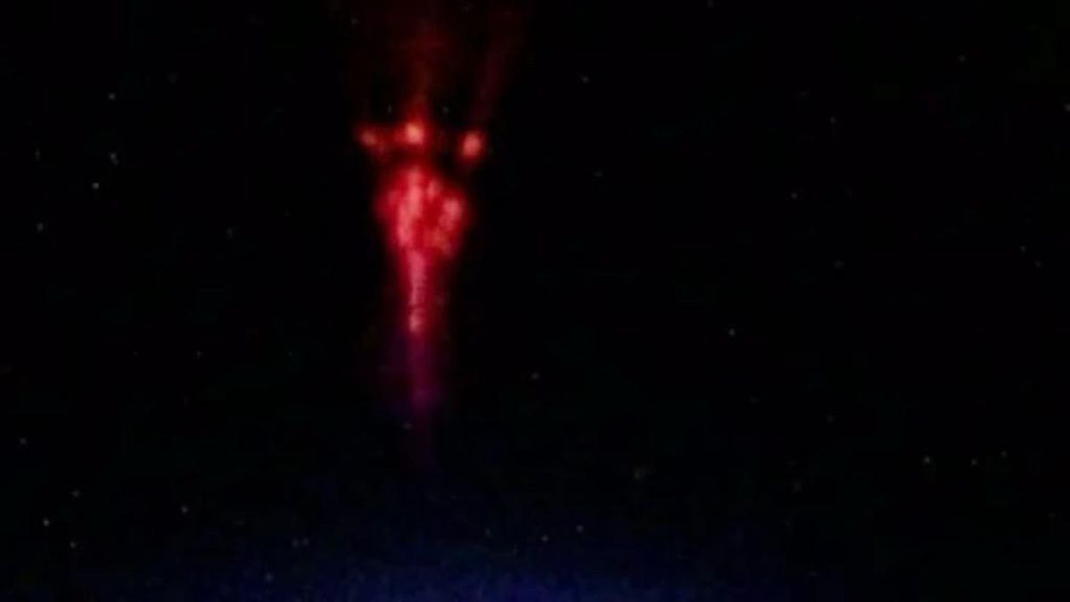 Nueva imagen de un enorme “duende rojo” en la atmósfera terrestre ...