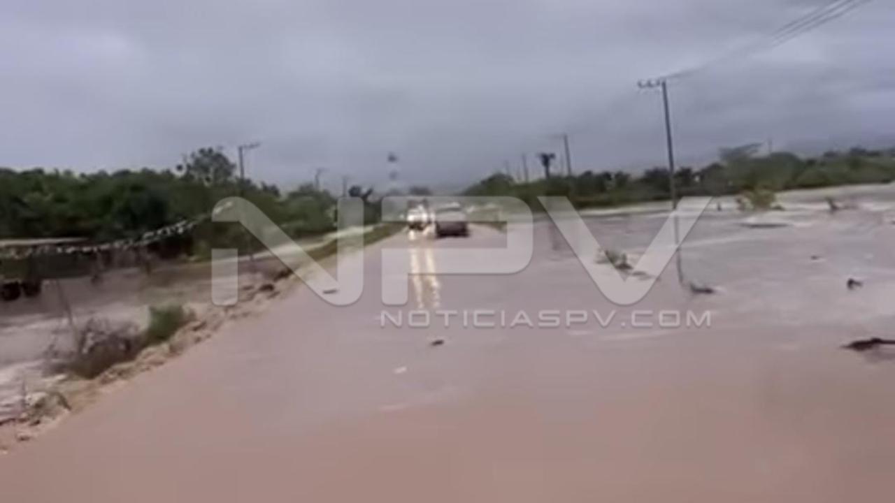 Bocas de tormenta tapadas provocaron inundación en carretera 200 en El ...